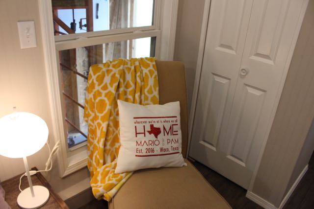 TINY HOUSE TOWN: Manor Grey Relax Shack Tiny House