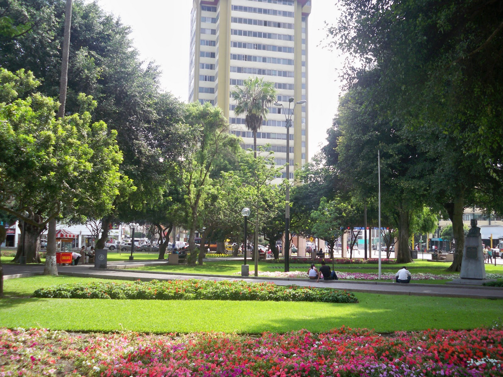 Maya Buena: Parque Kennedy
