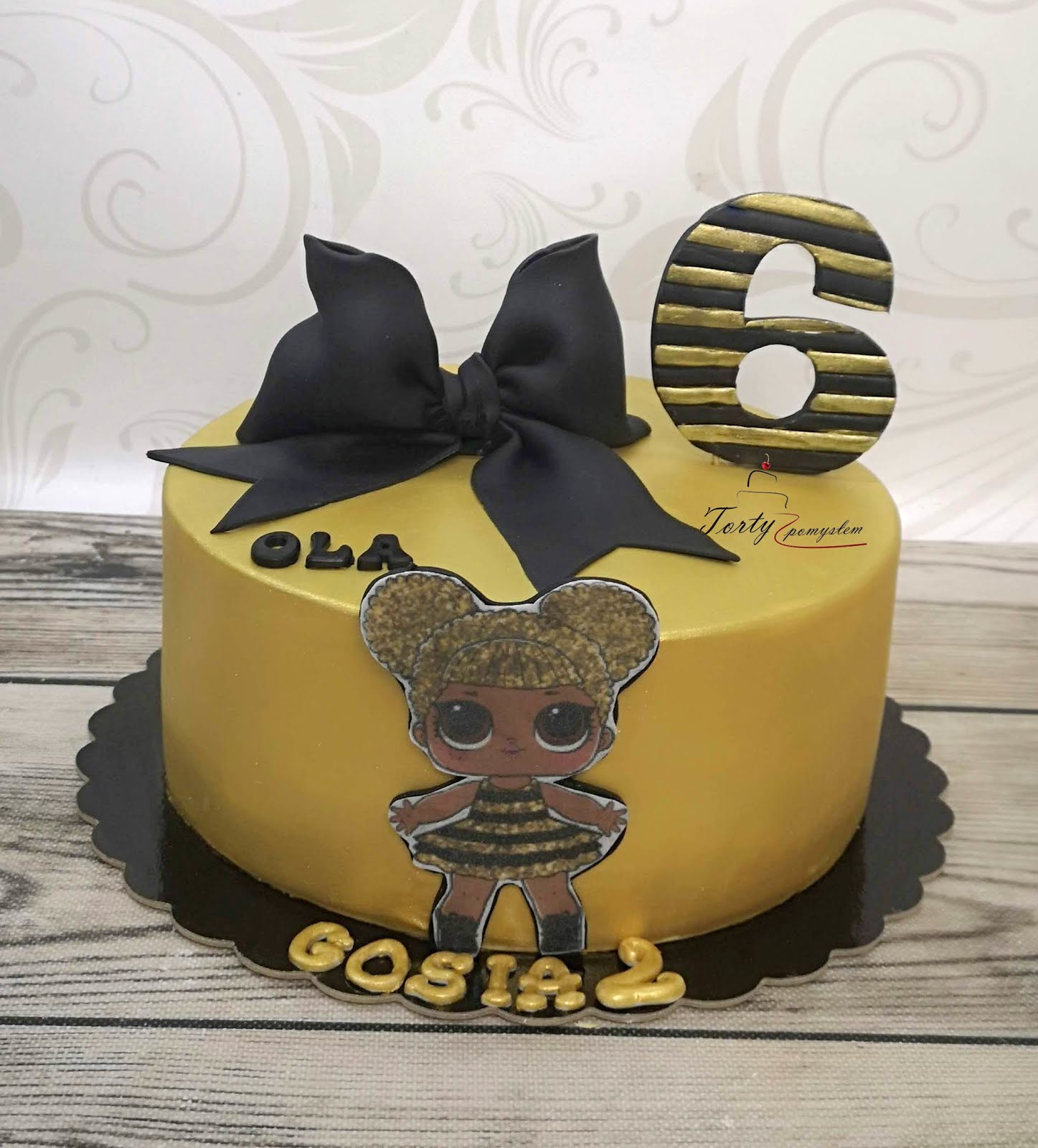 TORTY Z POMYSŁEM Kraków: Tort ze złotą Lol surprise