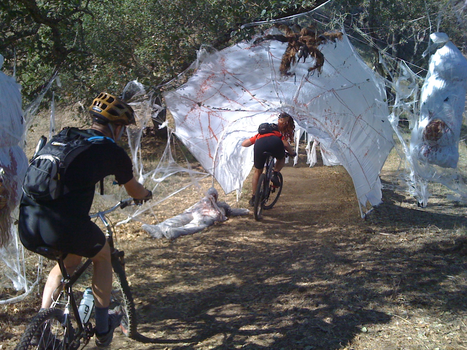 Rockville Mountain Bike Park: Spooky tunnel!
