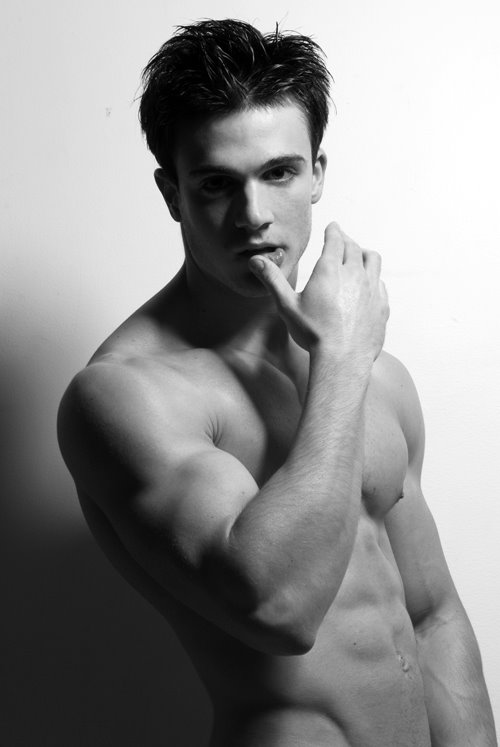 Hot Girls and Man: PHILIP FUSCO HITS HIS STRIDE
