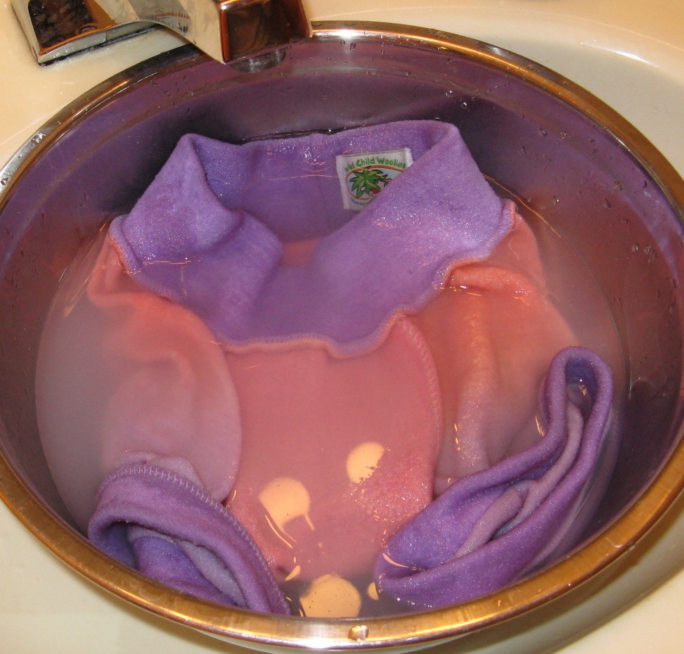 Mama Carver's Musing: Using a Wool Wash Bar on Heavily Soiled Wool