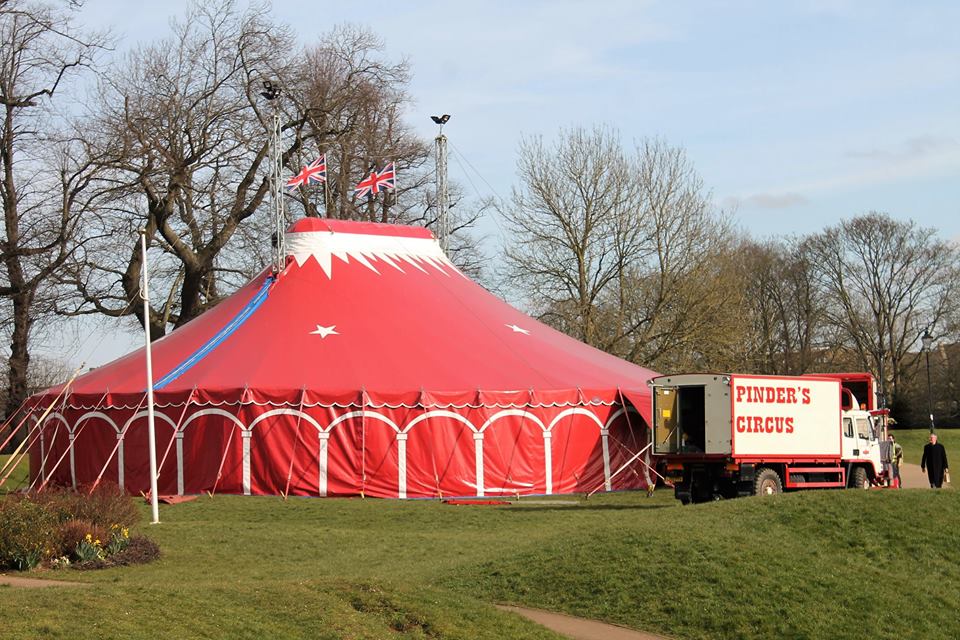 Martin Brookes Oakham: Pinder's Circus Arrive in Oakham Cutts Close 2016