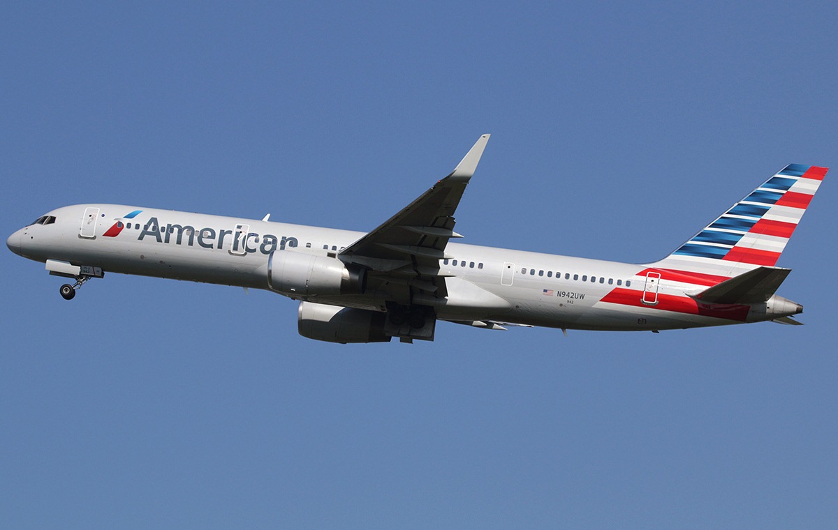 Boeing 757 200 Of American Airlines During Takeoff Aircraft Wallpaper boeing-757-200-of-american-airlines-during-takeoff-aircraft-wallpaper