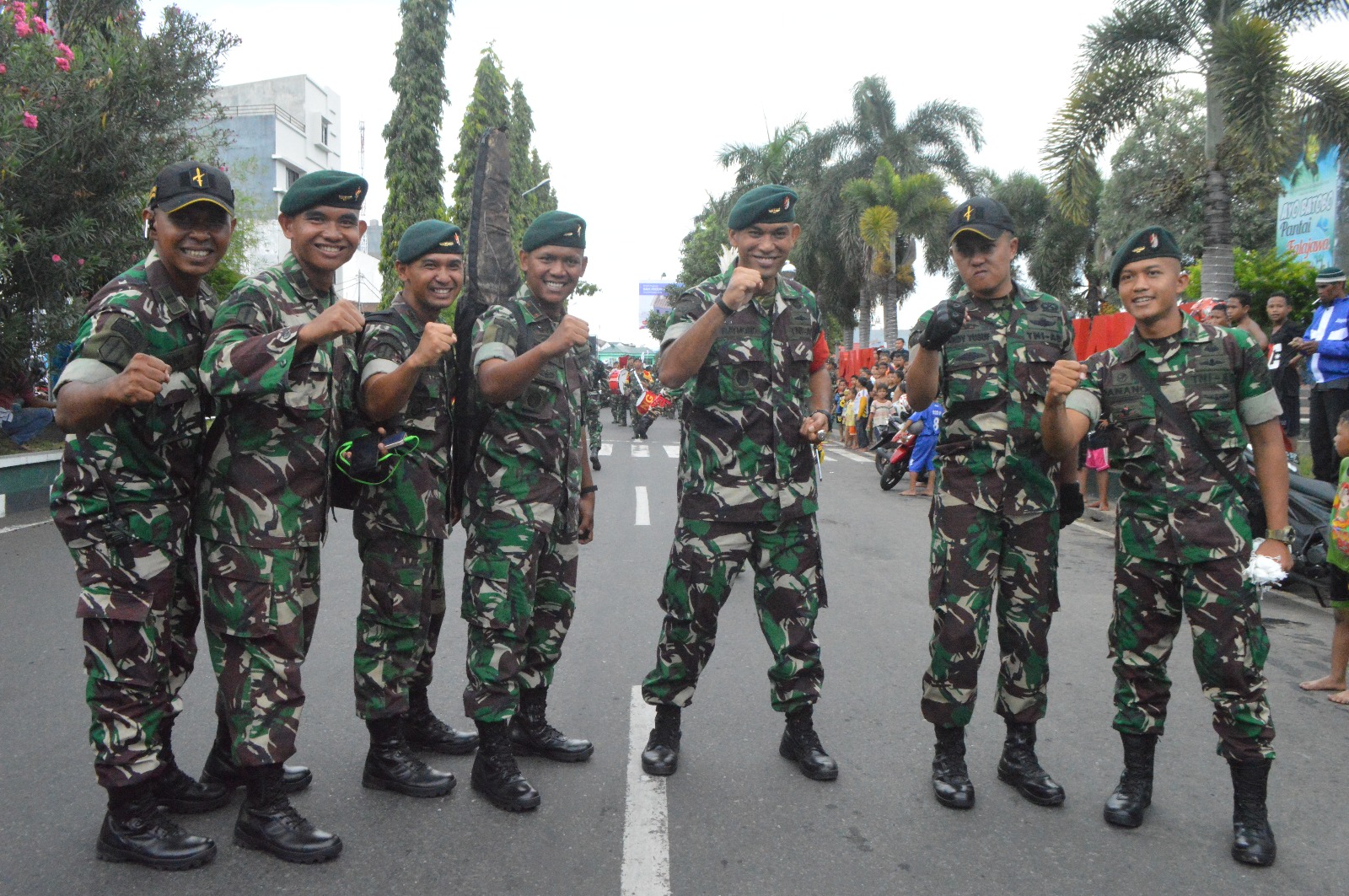 YONIF RAIDER KHUSUS 732/BANAU GELAR TRADISI PENGANTARAN TIM PLETON TANGKAS