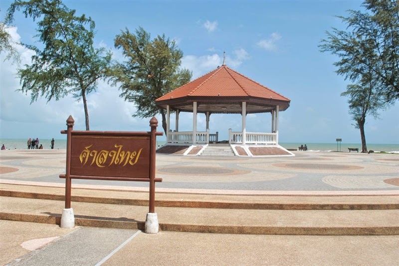 Joy in Thailand: Samila Beach a Songkhla