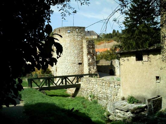Rodemack (France): Archaeology of the Castle, the fortress of three borders