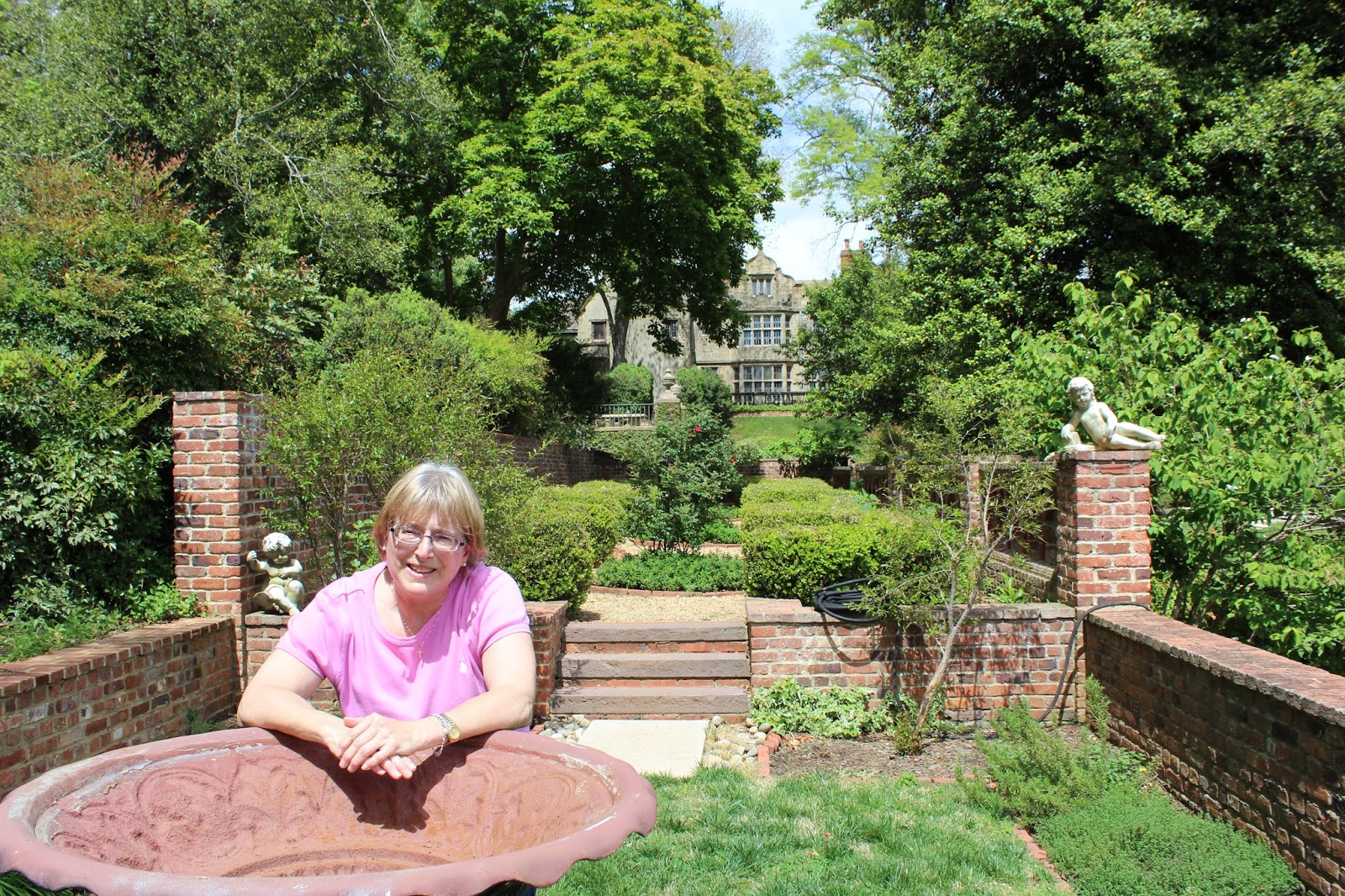 Royal Musings: And right next door to Agecroft Hall is Virginia House ...