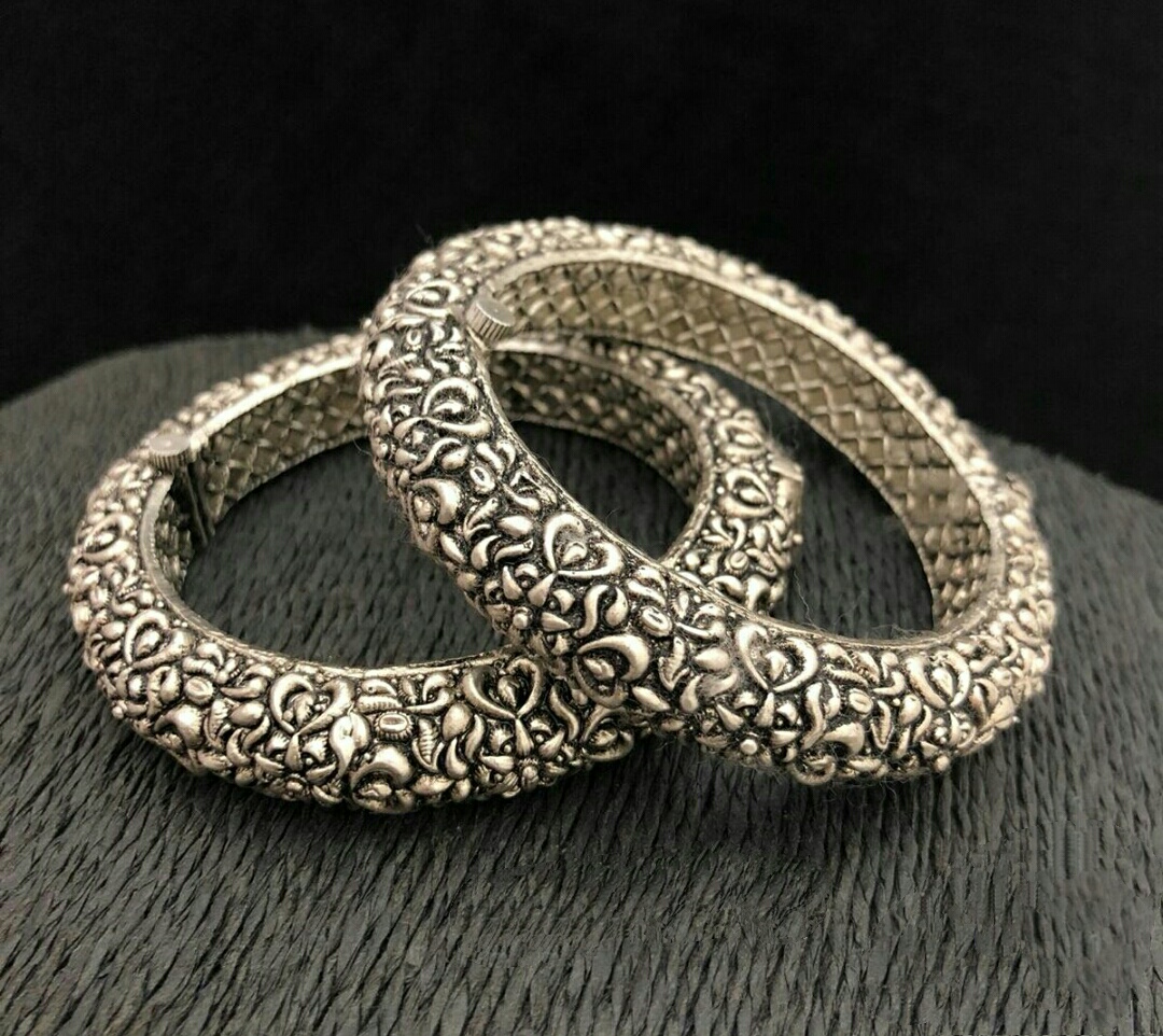 Silver jewelry special - Silver bangles designs
