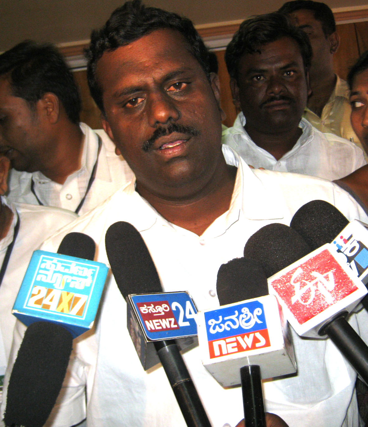 ಜಿ.ಪಂ. ಅಧ್ಯಕ್ಷರಾಗಿ ಕೆ. ರಾಘವೇಂದ್ರ ಹಿಟ್ನಾಳ್, ಉಪಾಧ್ಯಕ್ಷರಾಗಿ ಅನ್ನಪೂರ್ಣ ...