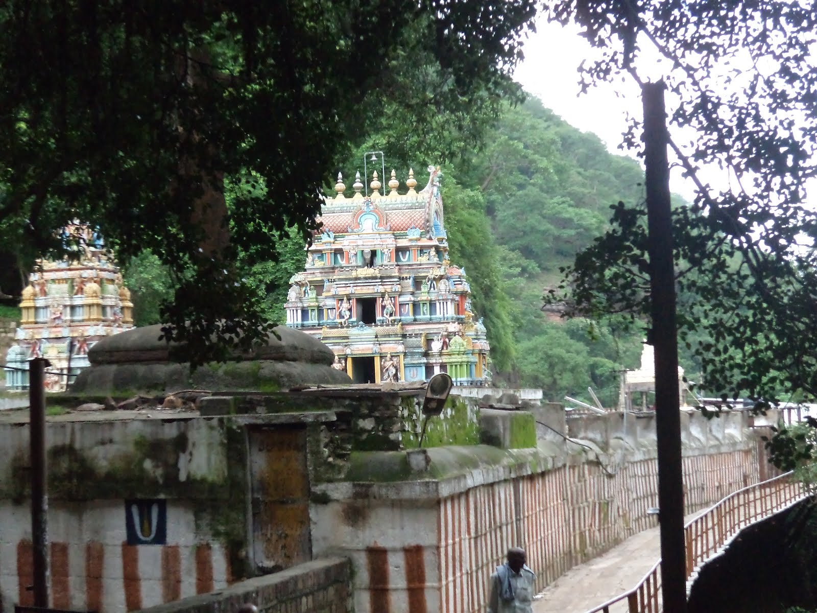 Sujataism: Photos of Ahobila Narsimhar temple at upper Ahobilam, A P,.n