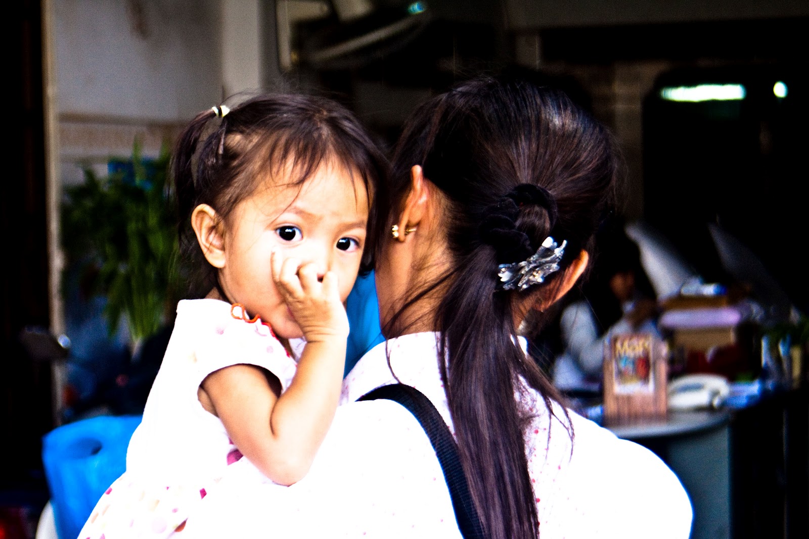 Vietnami tuba: Hello, Khmers