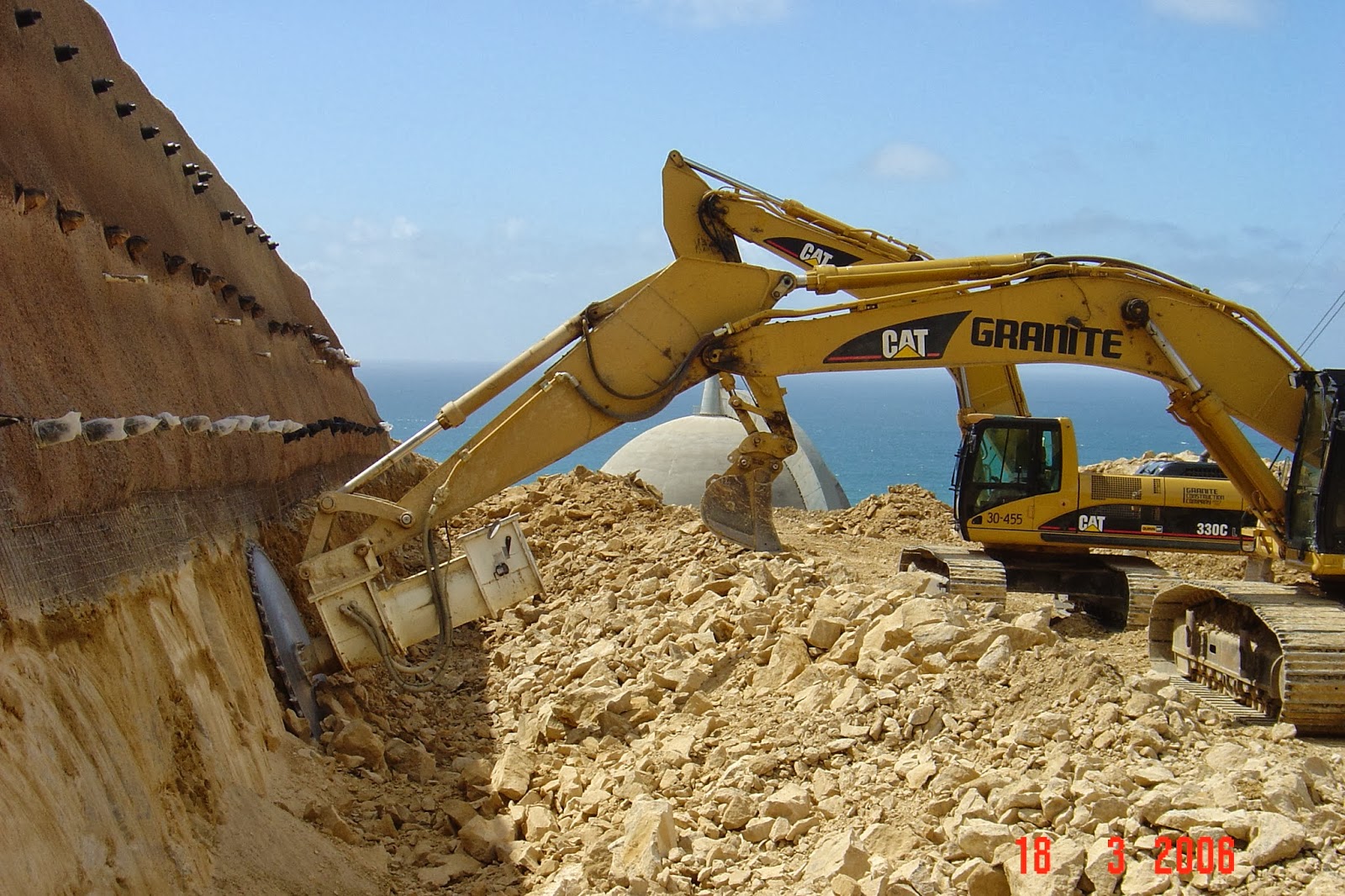 Excavator rock Saw