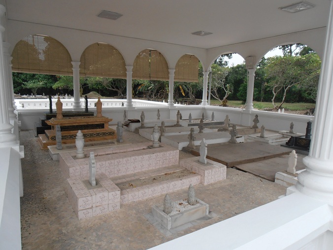 SENI LAMA MELAYU (MALAY OLDEN ART): Makam diraja (Royal mausoleum of ...