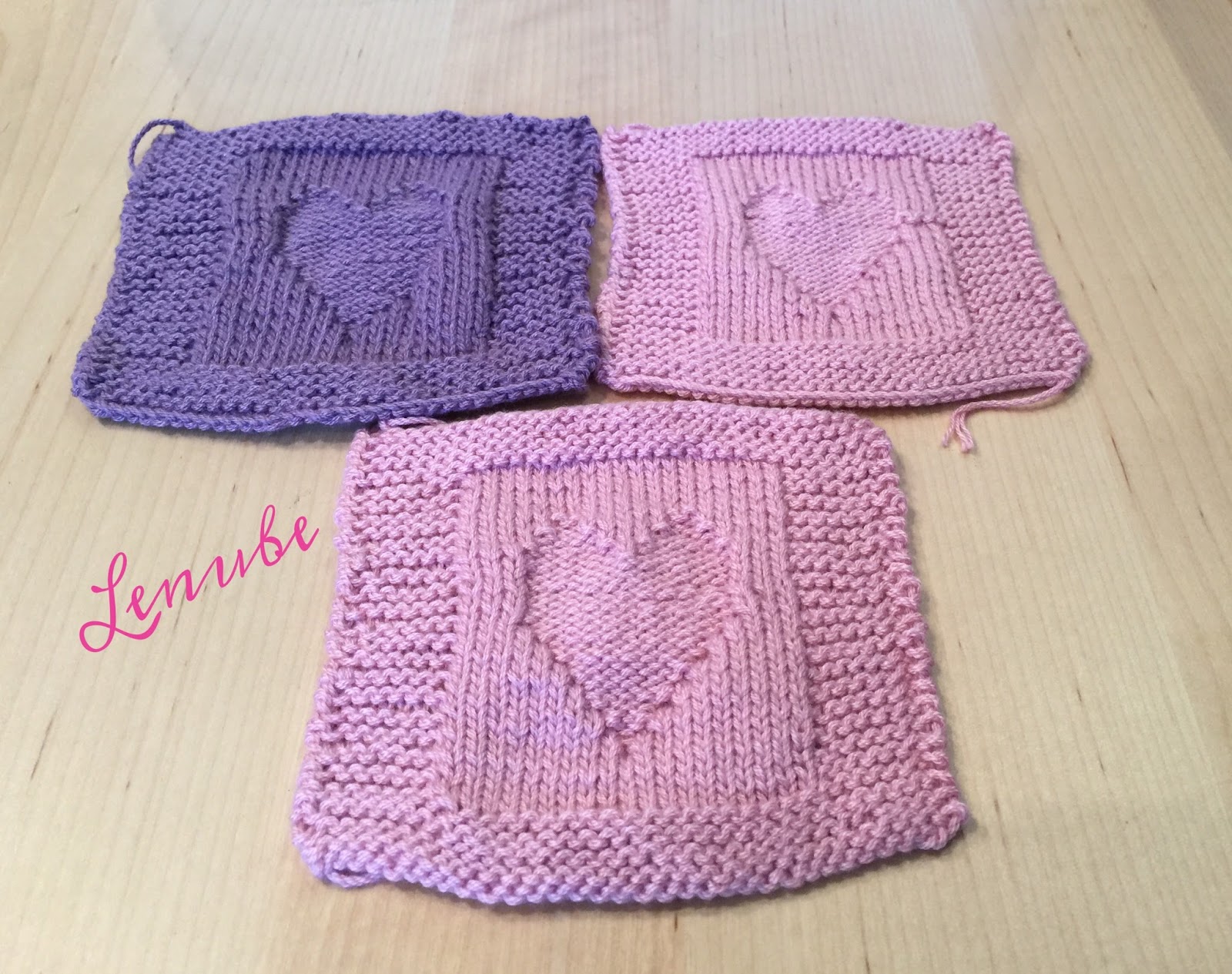 Lenube: Gráfico Corazón en relieve. Punto a dos agujas