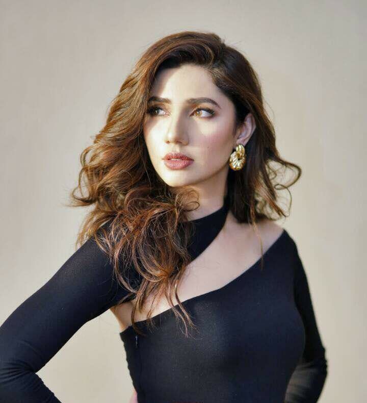 MAHIRA KHAN'S FAVORITE LIPSTICKS FOR THIS SEASON! ~ The Sisters Go Shopping