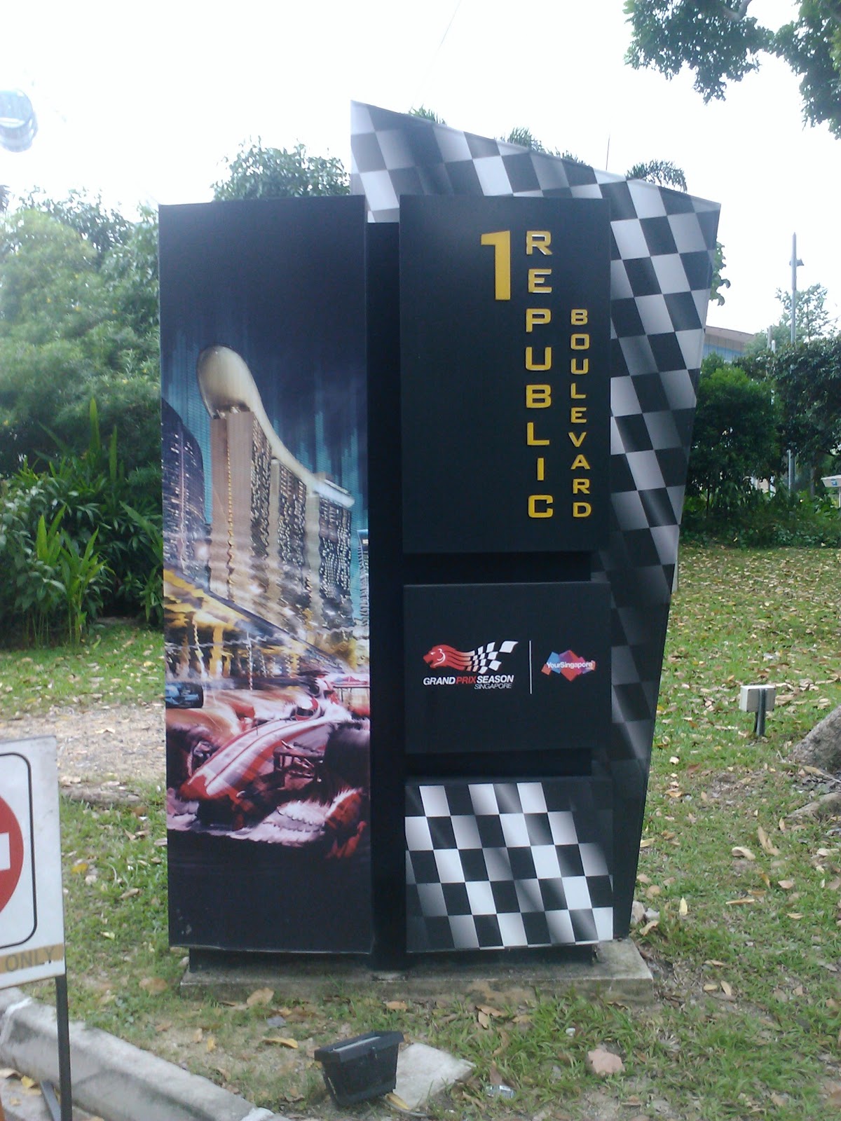 Frenzeelo: The F1 Pit Building