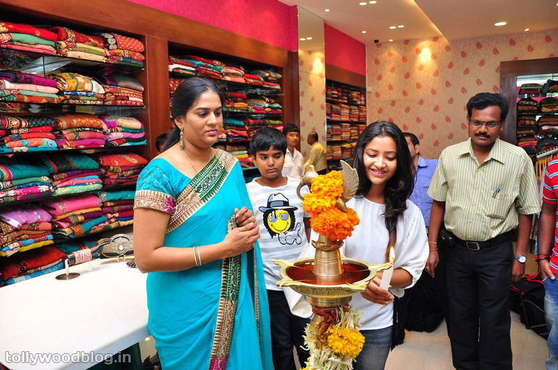 Swetha Basu Prasad at Srija Collections