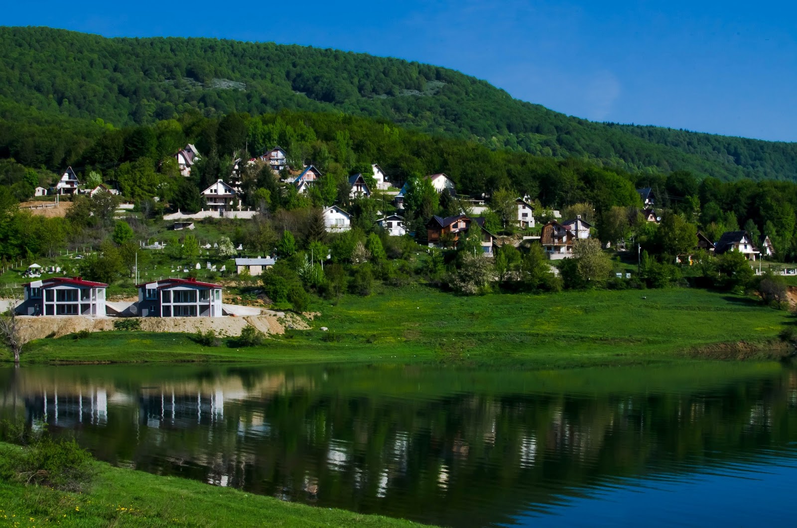 ÖZGÜR MEDYA: Mavrova Ulusal Parkı