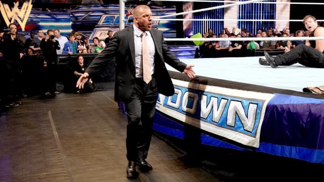 WWE In live!!!!: 11-ON-3 HANDICAP GAUNTLET MATCH