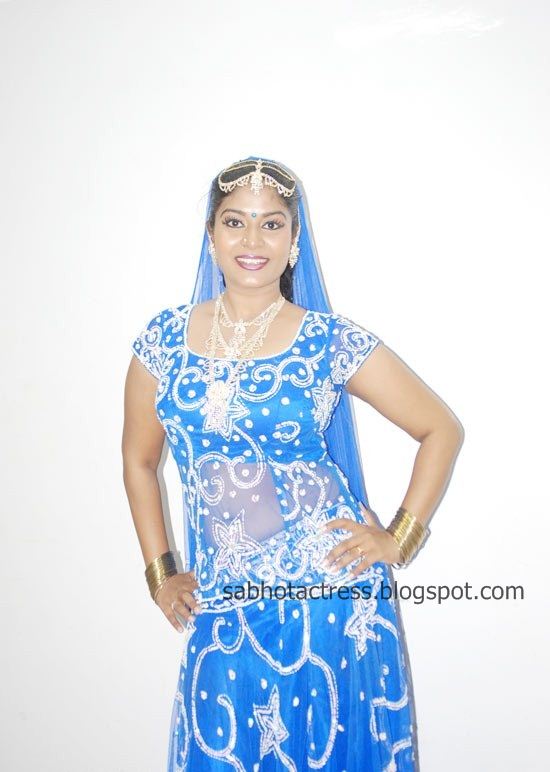 Men Women Photos: Tamil Serial Actress Neepa Hot Navel Show in ...