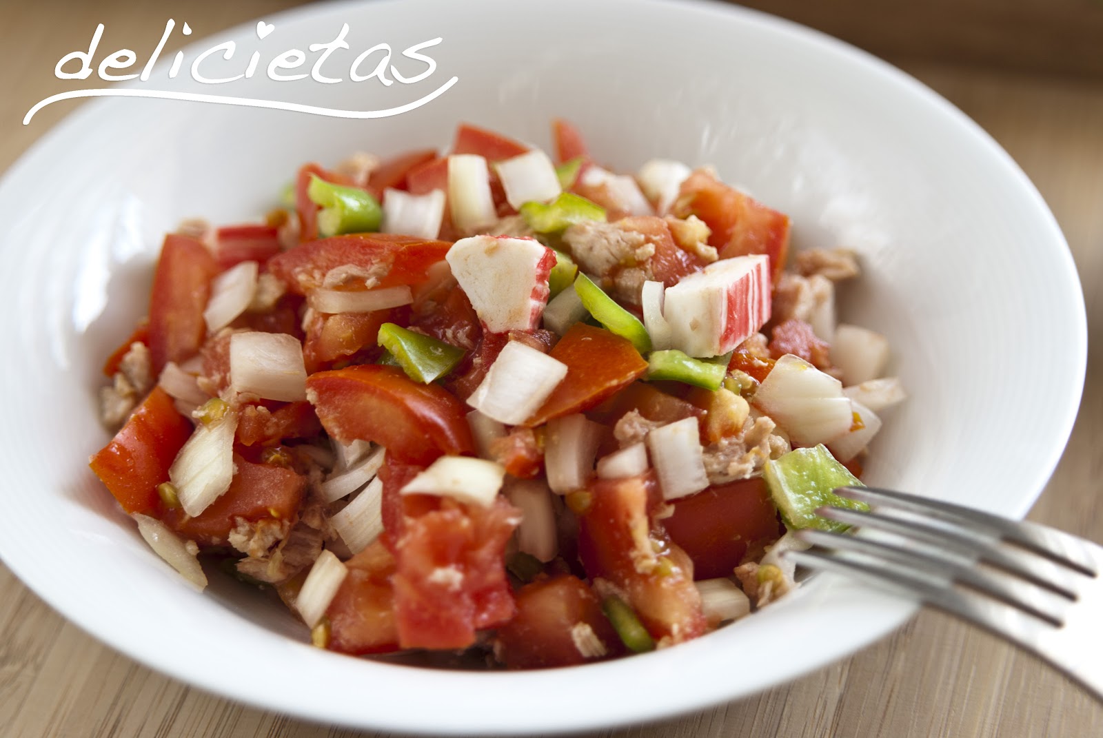 www.delicietas.es: Picadillo de tomate, atún y surimi