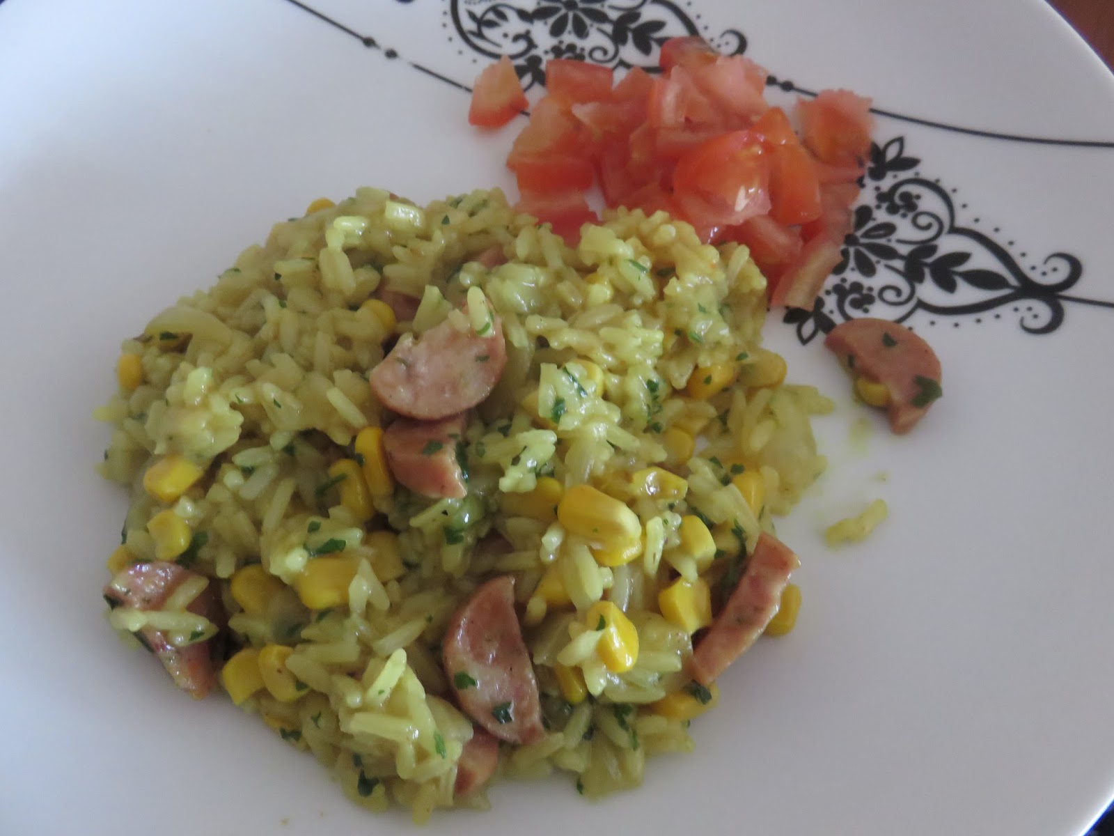 O Cantinho Da Vanessa: Arroz De Caril, Salsichas Frescas e Milho Doce!