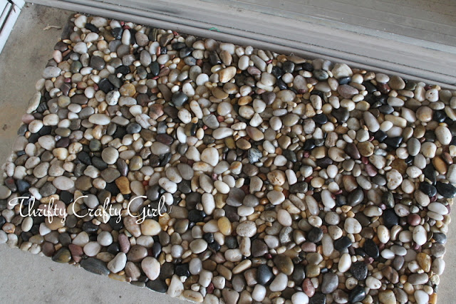 DIY: Welcome Mat (by Thrifty Crafty Girl) | S t a r d u s t - Decor & Style