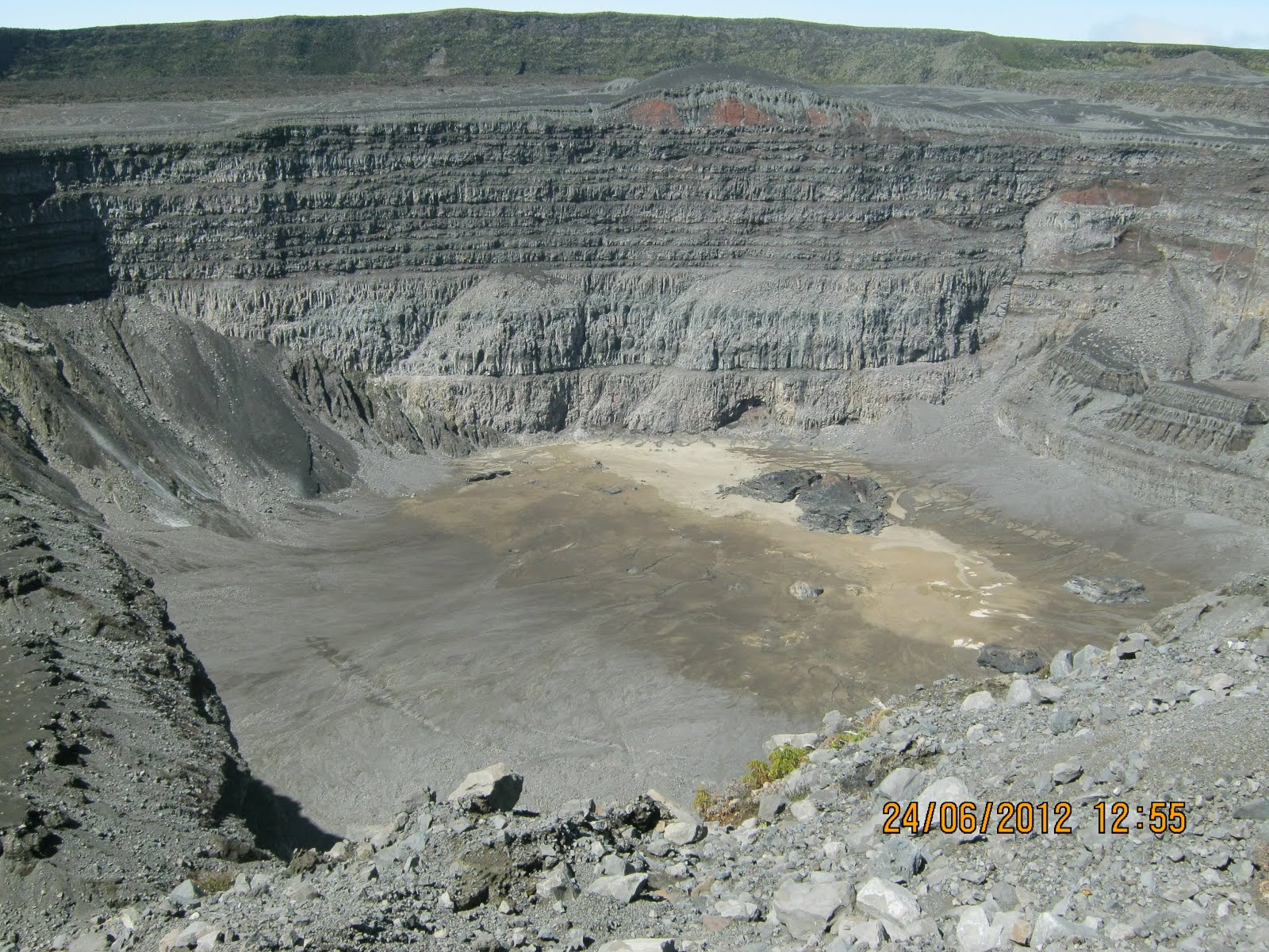 Ξ: Karthala Volcano - Comoros ගිනිකඳු තරණය