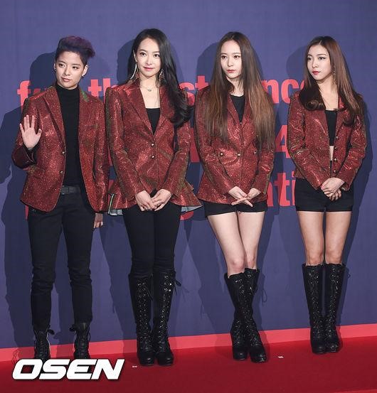 f(x) performs 35 songs at their first concert