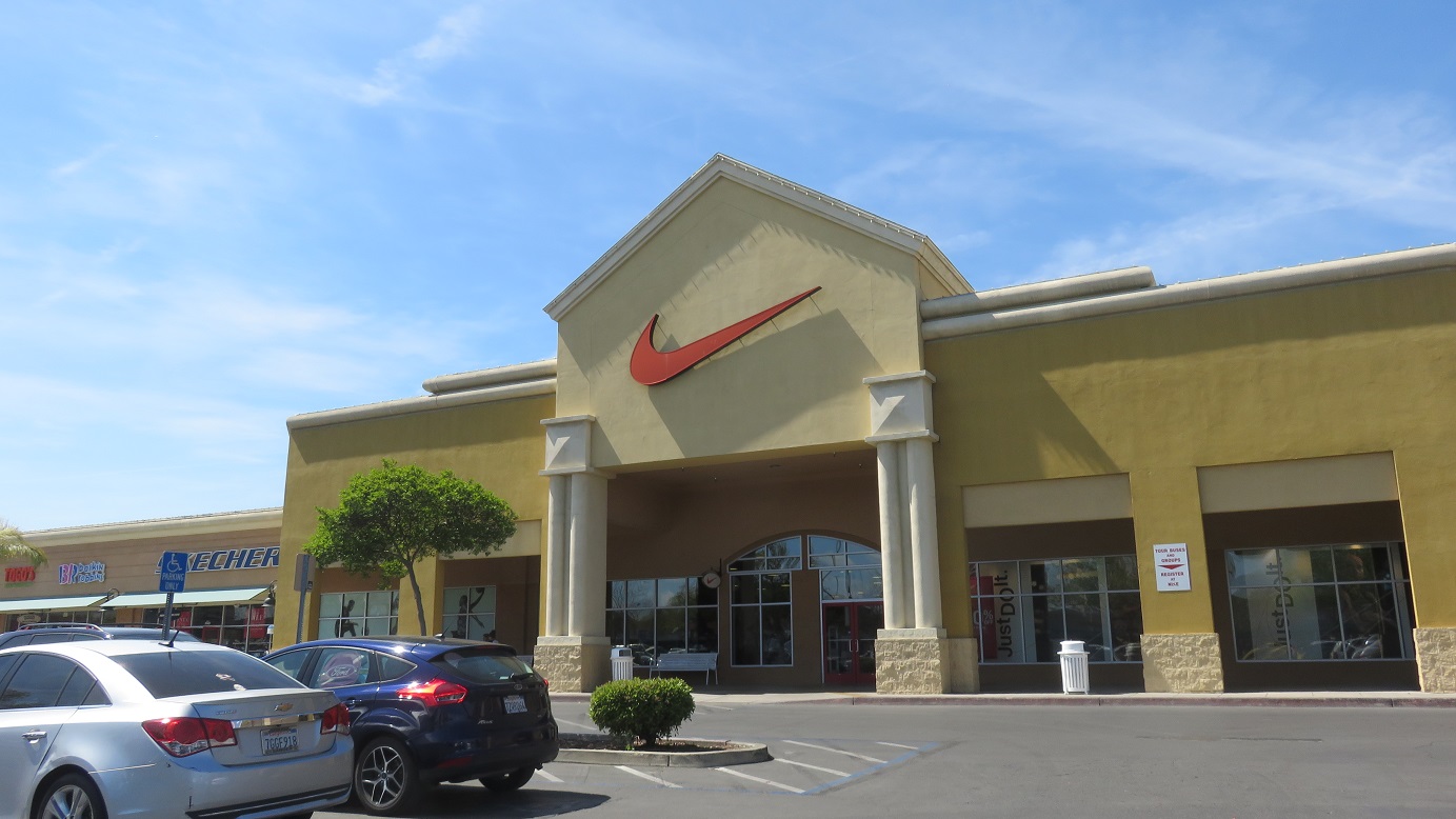 幸福的葡萄枝: 2019一個人加州公路旅行 4/12 Tulare Outlet+Visalia Mall 購物