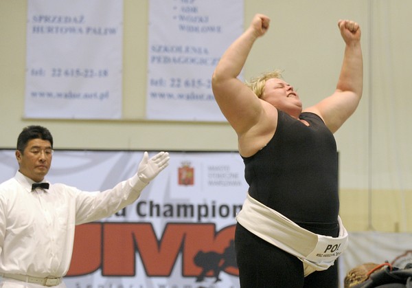 Ahli Sumo Wanita Beraksi Beraksi ( 18 Gambar )