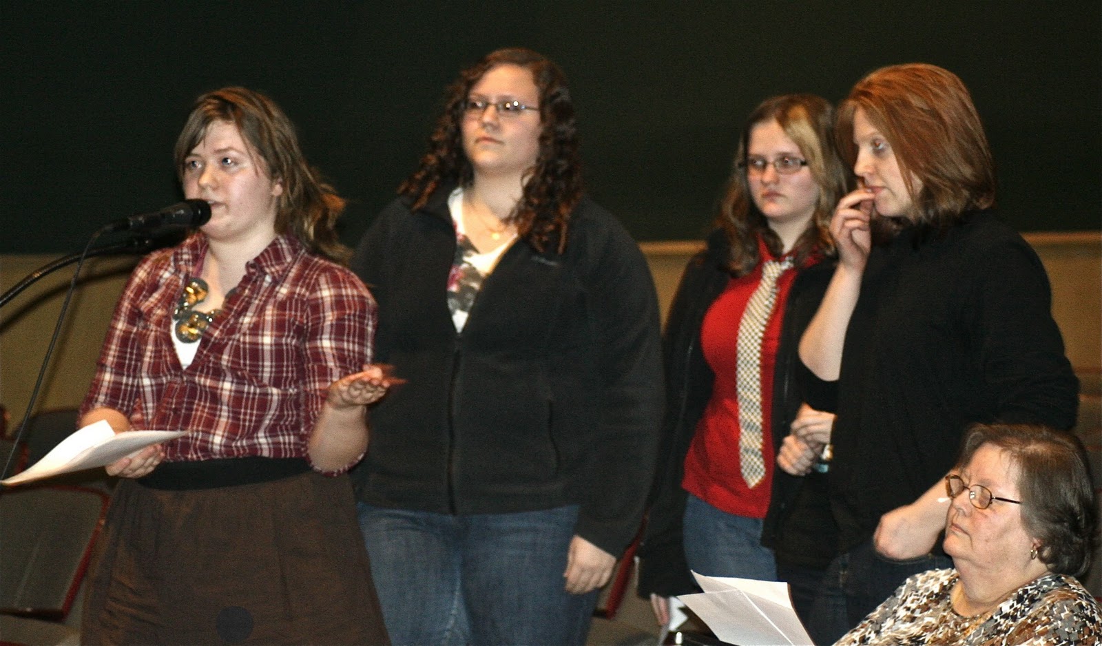 MORE THAN 100 ATTEND NEWARK SCHOOL BOARD BUDGET MEETING | Wayne County Life