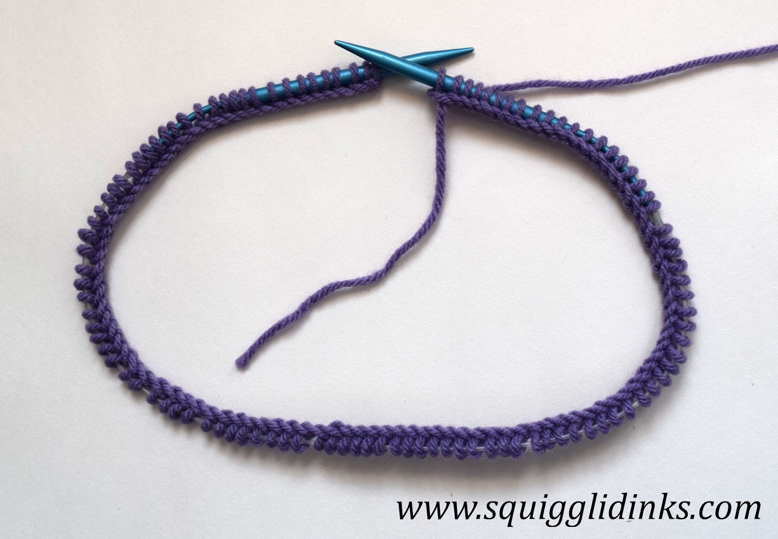 How to Knit in the Round on Circular Needles – Squigglidinks