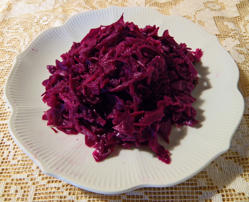 Seasonal Eating: Sweet and Sour Braised Red Cabbage: Roedkaal
