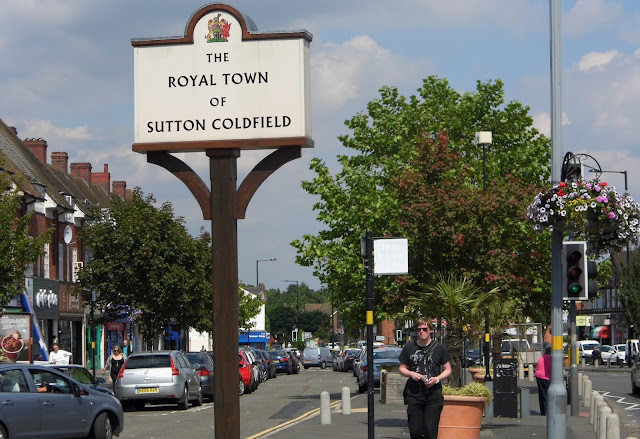 We all stand together: MIKES' MISS OUT TO TEN MAN HEANOR