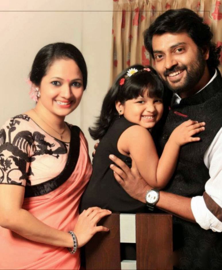 Malayalam film actor Narain with family