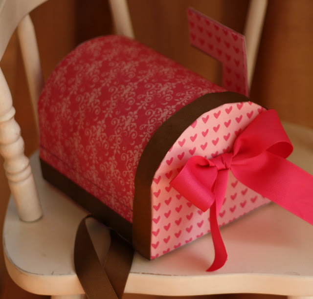 Keeping My Cents ¢¢¢: DIY Valentine Mailbox