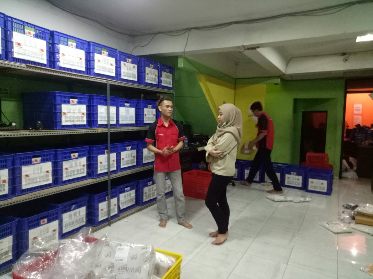 SiCepat Express ~ Management of Logistic and Material