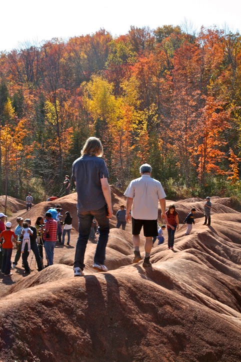 Toronto Fun Places: Fall colours at Cheltenham Badlands