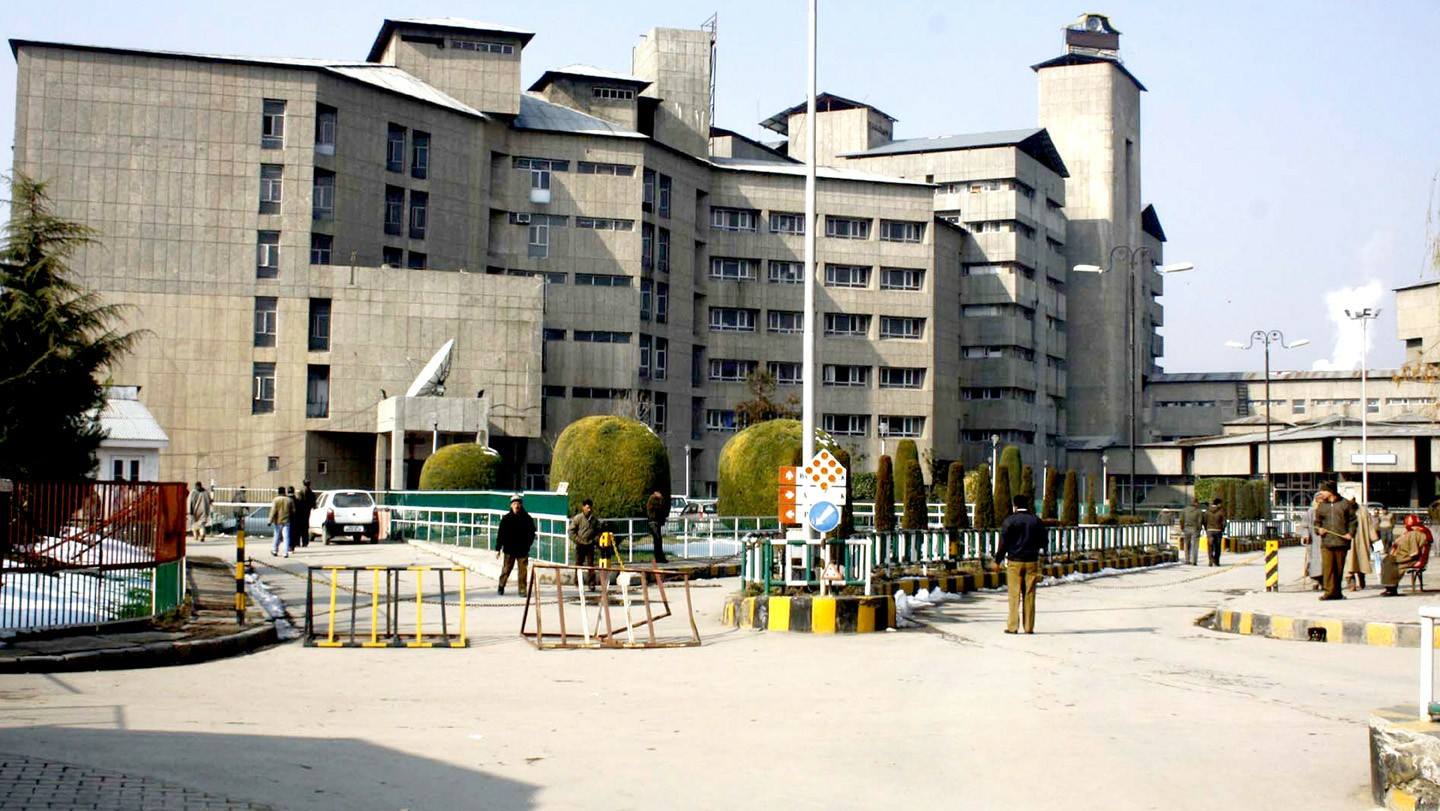 Soura Hospital full of problems: Director SKIMS - Kashmir Snaps