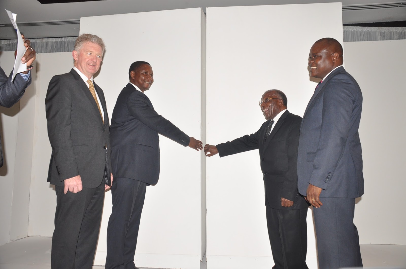 MATUKIO @ MICHUZI BLOG: KAMPUNI YAAFRICAN LIFE ASSURENCE YABADILISHA ...