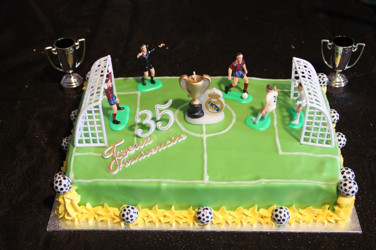 Les gourmandises de Roussi: Gâteau terrain de foot