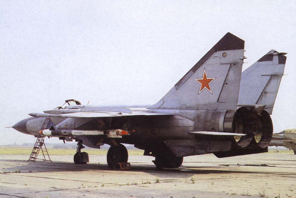 Abductions, UFOs and Nuclear Weapons : Mig 25 Pictures