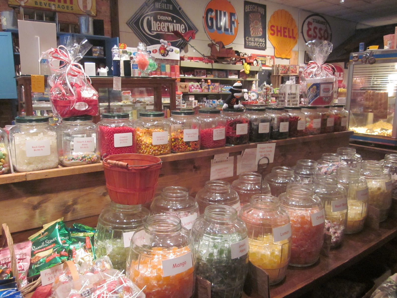 Golden Gang: The Candy Factory!