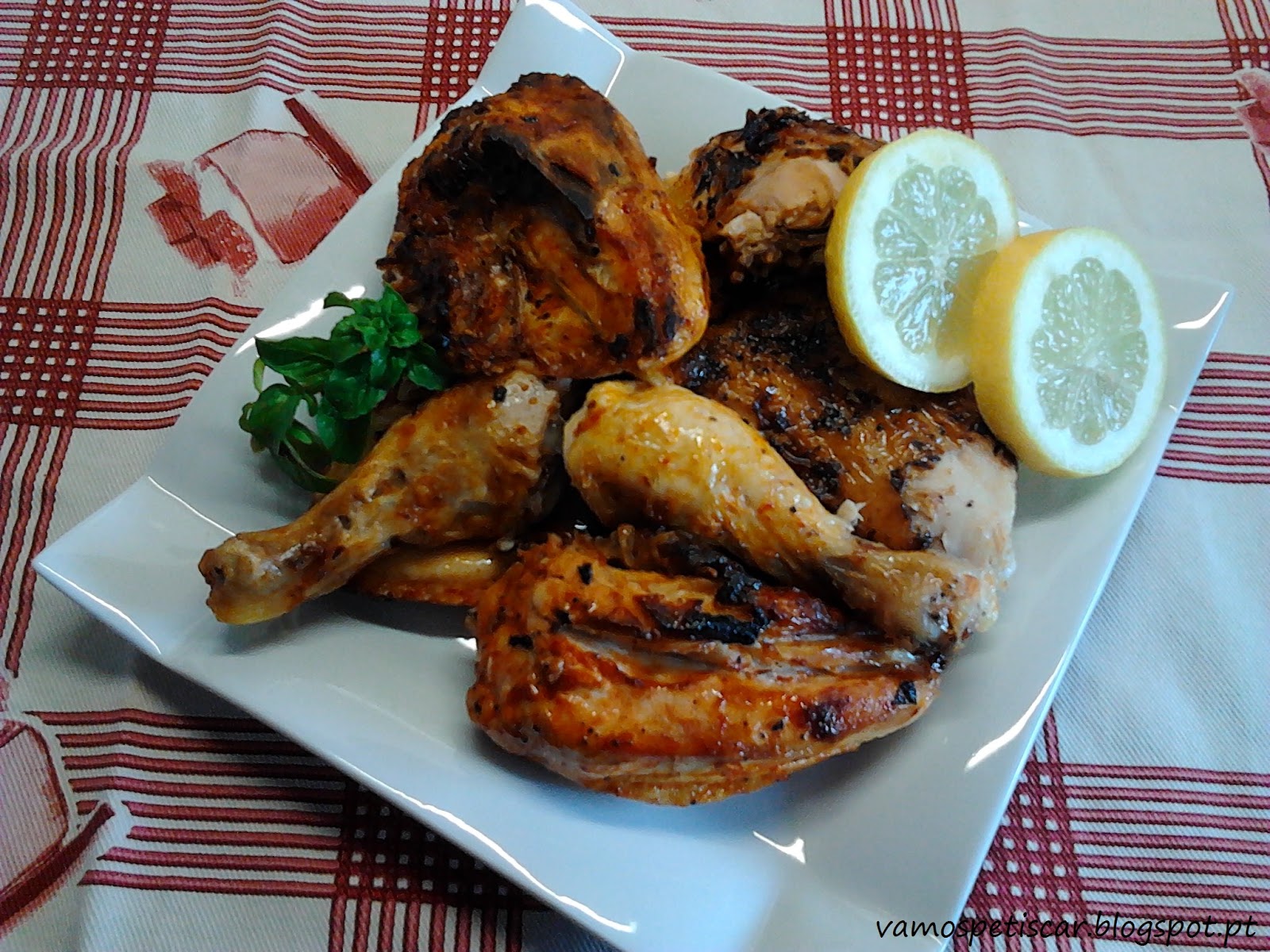 Vamos Petiscar!: Frango Assado no Churrasco com Sabor à Alentejo