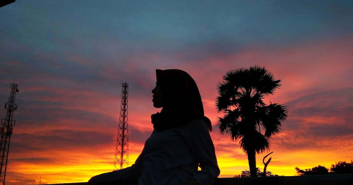 13+ Inspirasi Gambar Senja Ada Orangnya