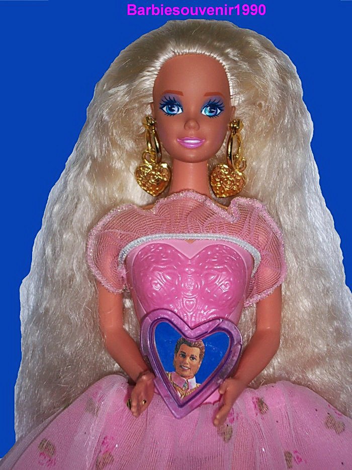 barbiesouvenir1990: Barbie locket surprise