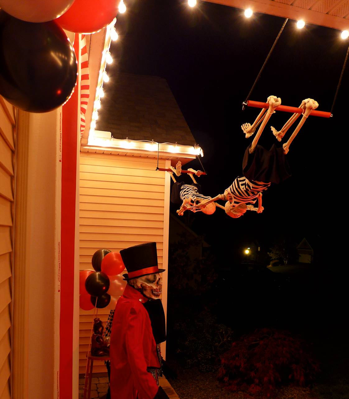 PUMPKINROT.COM: The Blog: Haunted Eve: Skeleton Circus