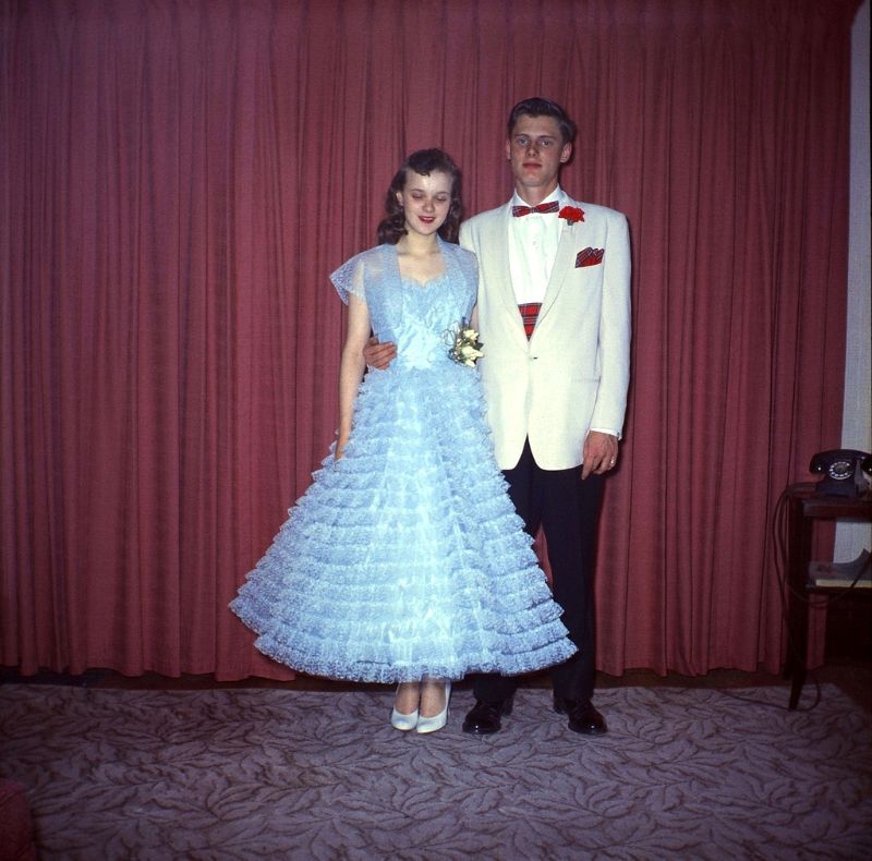 Glamorous Photos That Defined Prom Dresses Through the Years of the ...